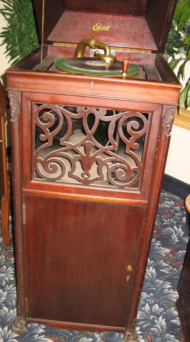 Edison Diamond Disc phonograph model A250