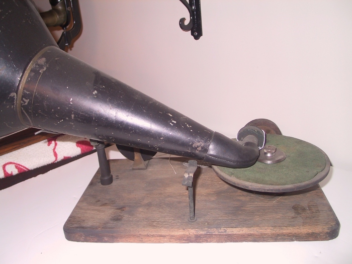 Berliner hand crank Gramophone