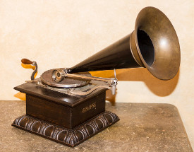 The Zon-o-phone Phonograph. Front mount model identification