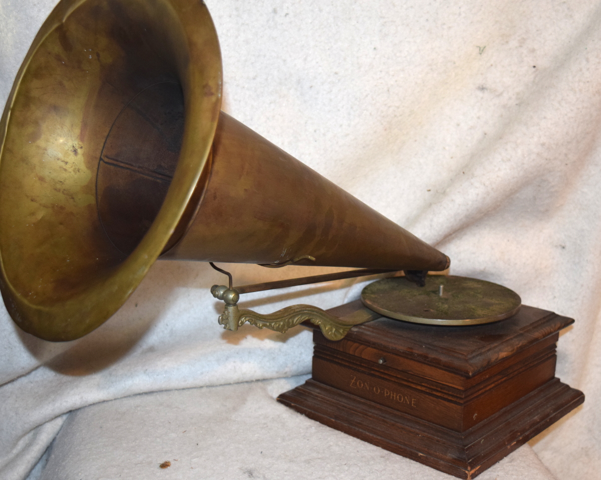 The Zon-o-phone Phonograph.